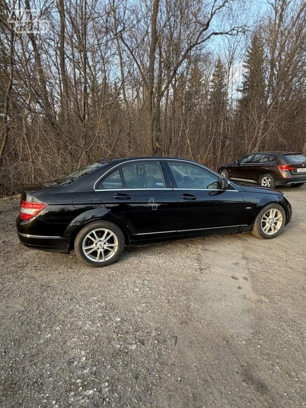 Black Mercedes-Benz C 200 2009 in Panevezys, with an engine capacity of 2.00 L and mileage of 400 thousand km for 2300 €, photo 4 on AUTOMOTO.COM.LV