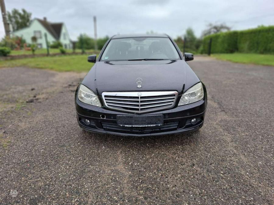Black Mercedes-Benz C 200 2009 in Rokiskis, with an engine capacity of 2.15 L and mileage of 282 thousand km for 1600 €, photo 1 on AUTOMOTO.COM.LV