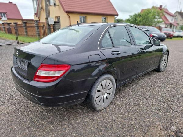 Melns Mercedes-Benz C 200 2009 Rokiškis, ar dzinēja tilpumu 2.15 L un nobraukumu 282 tūkst. km par 1600 €, foto 6 vietnē AUTOMOTO.COM.LV