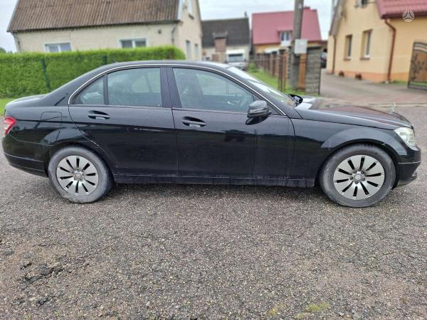 Melns Mercedes-Benz C 200 2009 Rokiškis, ar dzinēja tilpumu 2.15 L un nobraukumu 282 tūkst. km par 1600 €, foto 7 vietnē AUTOMOTO.COM.LV