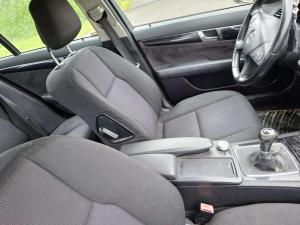 Black Mercedes-Benz C 200 2009 in Rokiskis, with an engine capacity of 2.15 L and mileage of 282 thousand km for 1600 €, photo 10 on AUTOMOTO.COM.LV
