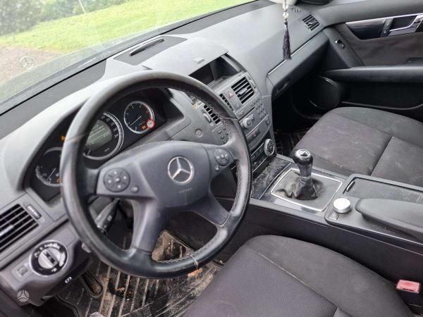 Melns Mercedes-Benz C 200 2009 Rokiškis, ar dzinēja tilpumu 2.15 L un nobraukumu 282 tūkst. km par 1600 €, foto 10 vietnē AUTOMOTO.COM.LV