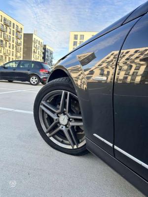 Black Mercedes-Benz C 200 2009 in Vilnius, with an engine capacity of 2.15 L and mileage of 307 thousand km for 5100 €, photo 6 on AUTOMOTO.COM.LV