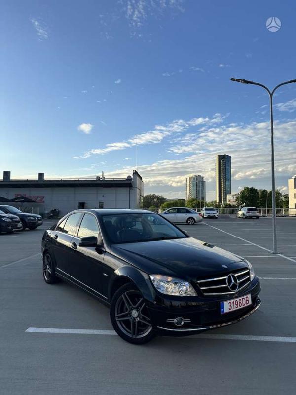 Melns Mercedes-Benz C 200 2009 Viļņa, ar dzinēja tilpumu 2.15 L un nobraukumu 307 tūkst. km par 5100 €, foto 8 vietnē AUTOMOTO.COM.LV