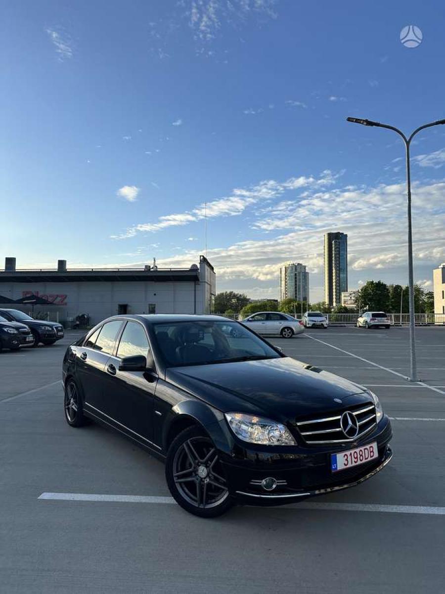 Black Mercedes-Benz C 200 2009 in Vilnius, with an engine capacity of 2.15 L and mileage of 307 thousand km for 5100 €, photo 9 on AUTOMOTO.COM.LV