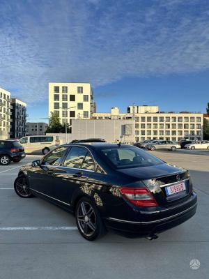 Black Mercedes-Benz C 200 2009 in Vilnius, with an engine capacity of 2.15 L and mileage of 307 thousand km for 5100 €, photo 11 on AUTOMOTO.COM.LV
