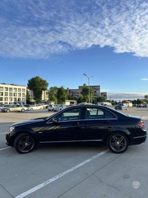 Black Mercedes-Benz C 200 2009 in Vilnius, with an engine capacity of 2.15 L and mileage of 307 thousand km for 5100 €, photo 12 on AUTOMOTO.COM.LV