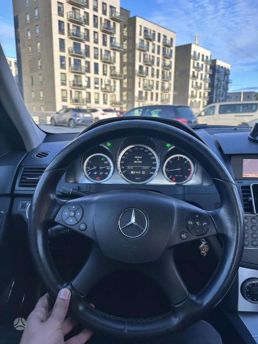 Black Mercedes-Benz C 200 2009 in Vilnius, with an engine capacity of 2.15 L and mileage of 307 thousand km for 5100 €, photo 13 on AUTOMOTO.COM.LV