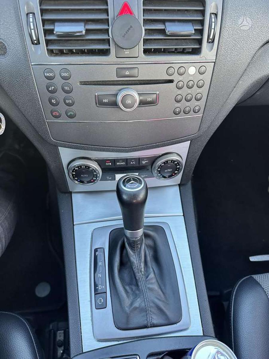 Black Mercedes-Benz C 200 2009 in Vilnius, with an engine capacity of 2.15 L and mileage of 307 thousand km for 5100 €, photo 15 on AUTOMOTO.COM.LV