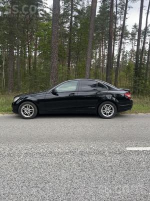 Melns Mercedes-Benz C 200 2009 Rīga, ar dzinēja tilpumu 2.20 L un nobraukumu 299 tūkst. km par 3500 €, foto 3 vietnē AUTOMOTO.COM.LV