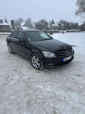Melns Mercedes-Benz C 200 2010 Tauragė, ar dzinēja tilpumu 2.10 L un nobraukumu 275 tūkst. km par 4500 €, foto  vietnē AUTOMOTO.COM.LV