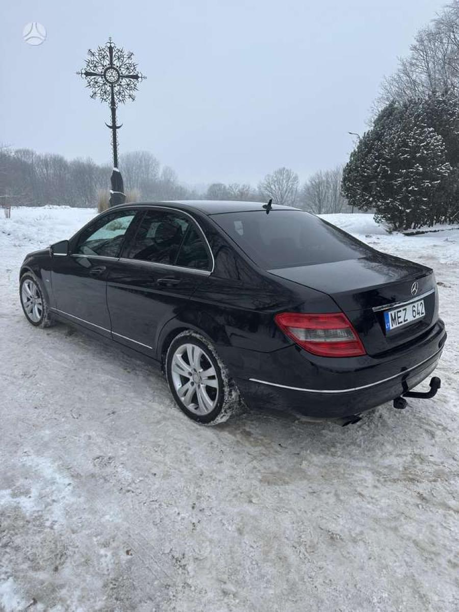 Melns Mercedes-Benz C 200 2010 Tauragė, ar dzinēja tilpumu 2.10 L un nobraukumu 275 tūkst. km par 4500 €, foto 3 vietnē AUTOMOTO.COM.LV
