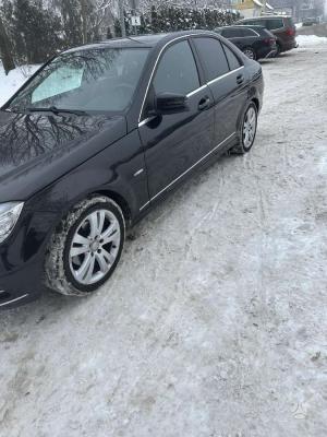 Melns Mercedes-Benz C 200 2010 Tauragė, ar dzinēja tilpumu 2.10 L un nobraukumu 275 tūkst. km par 4500 €, foto 9 vietnē AUTOMOTO.COM.LV