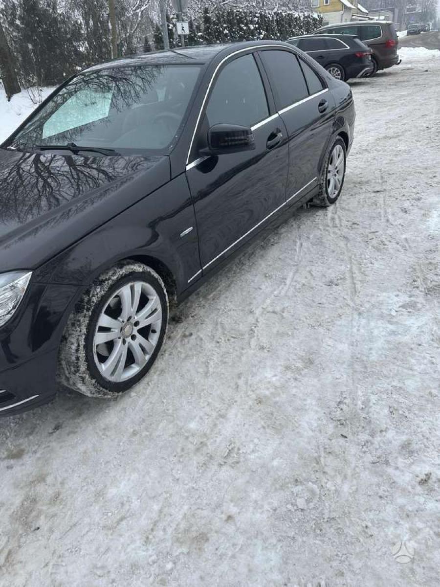 Melns Mercedes-Benz C 200 2010 Tauragė, ar dzinēja tilpumu 2.10 L un nobraukumu 275 tūkst. km par 4500 €, foto 9 vietnē AUTOMOTO.COM.LV