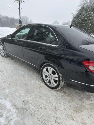 Melns Mercedes-Benz C 200 2010 Tauragė, ar dzinēja tilpumu 2.10 L un nobraukumu 275 tūkst. km par 4500 €, foto 10 vietnē AUTOMOTO.COM.LV