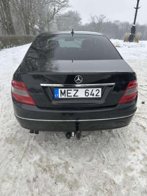 Melns Mercedes-Benz C 200 2010 Tauragė, ar dzinēja tilpumu 2.10 L un nobraukumu 275 tūkst. km par 4500 €, foto 11 vietnē AUTOMOTO.COM.LV