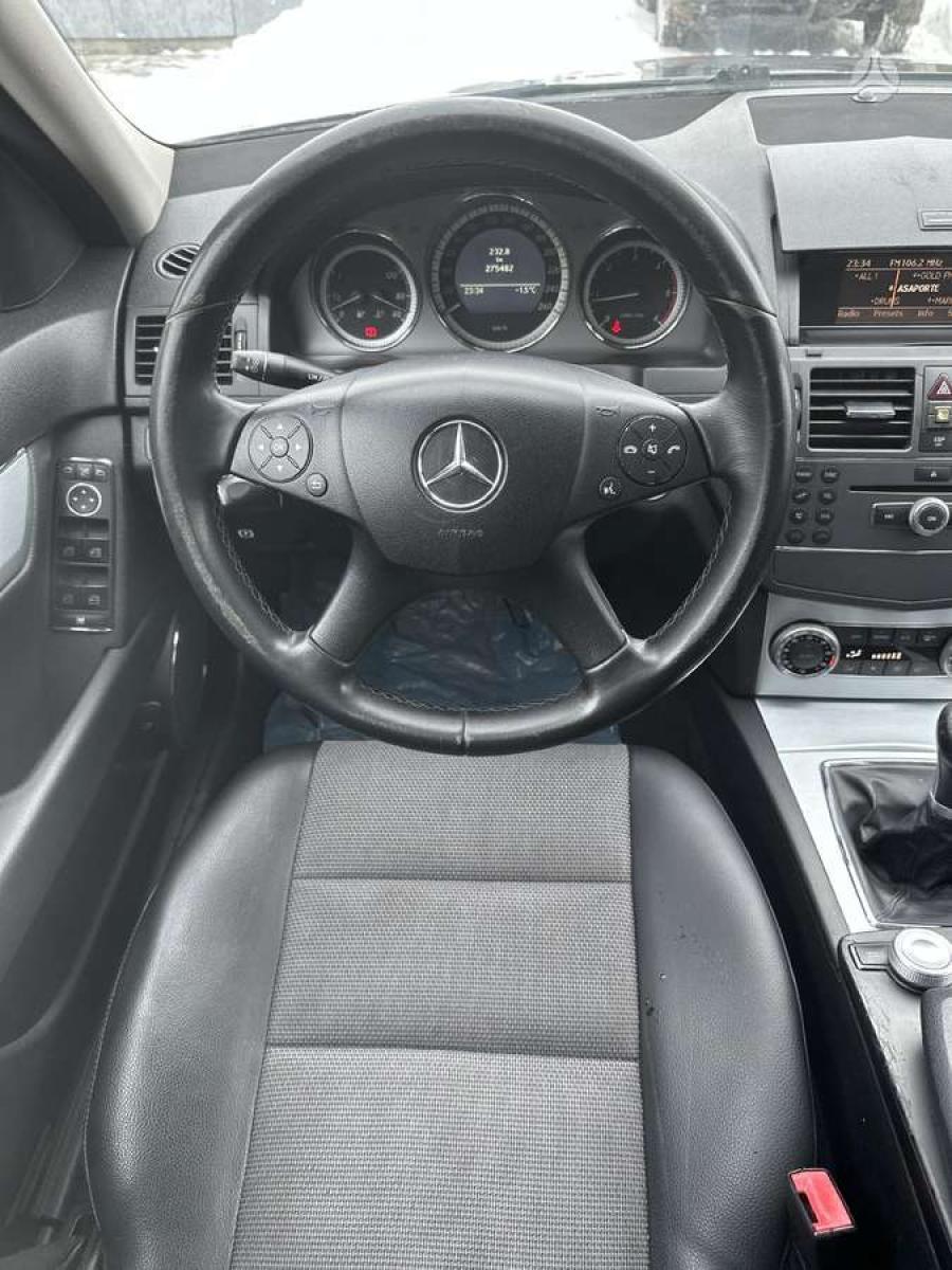 Melns Mercedes-Benz C 200 2010 Tauragė, ar dzinēja tilpumu 2.10 L un nobraukumu 275 tūkst. km par 4500 €, foto 36 vietnē AUTOMOTO.COM.LV