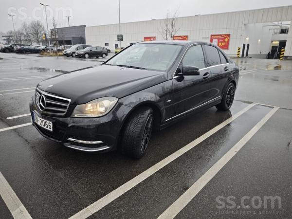 Black Mercedes-Benz C 200 2010 in Riga, with an engine capacity of 1.80 L and mileage of 184 thousand km for 6100 €, photo 2 on AUTOMOTO.COM.LV