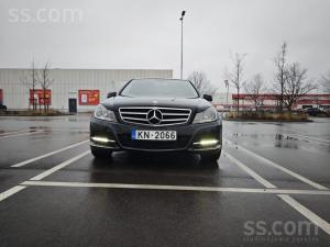 Black Mercedes-Benz C 200 2010 in Riga, with an engine capacity of 1.80 L and mileage of 184 thousand km for 6100 €, photo 8 on AUTOMOTO.COM.LV