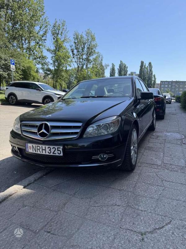 Black Mercedes-Benz C 200 2010 in Klaipeda, with an engine capacity of 2.14 L and mileage of 303 thousand km for 4100 €, photo 2 on AUTOMOTO.COM.LV