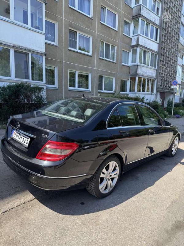 Black Mercedes-Benz C 200 2010 in Klaipeda, with an engine capacity of 2.14 L and mileage of 303 thousand km for 4100 €, photo 3 on AUTOMOTO.COM.LV
