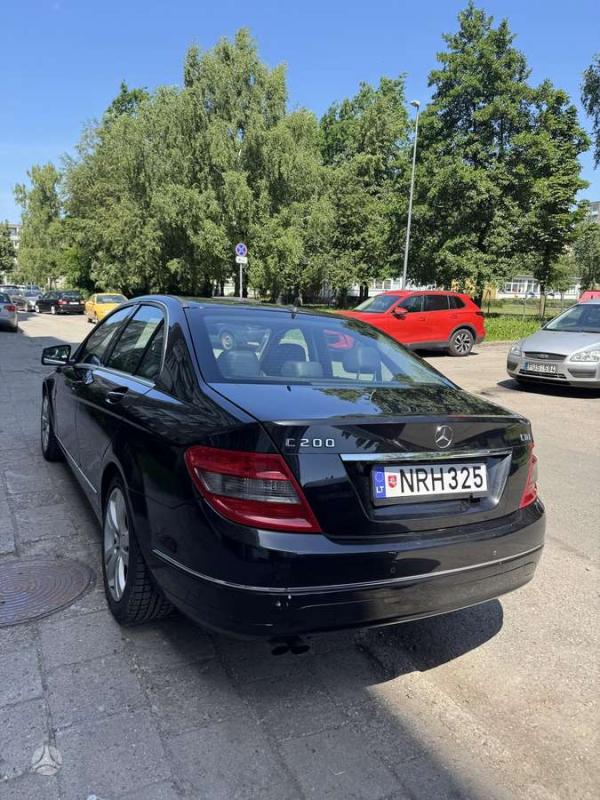 Black Mercedes-Benz C 200 2010 in Klaipeda, with an engine capacity of 2.14 L and mileage of 303 thousand km for 4100 €, photo 4 on AUTOMOTO.COM.LV
