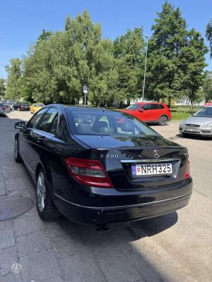 Black Mercedes-Benz C 200 2010 in Klaipeda, with an engine capacity of 2.14 L and mileage of 303 thousand km for 4100 €, photo 5 on AUTOMOTO.COM.LV