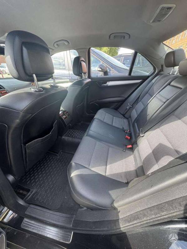 Black Mercedes-Benz C 200 2010 in Klaipeda, with an engine capacity of 2.14 L and mileage of 303 thousand km for 4100 €, photo 9 on AUTOMOTO.COM.LV