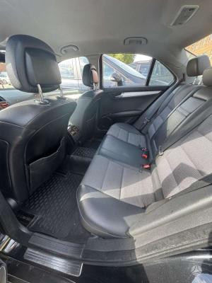 Black Mercedes-Benz C 200 2010 in Klaipeda, with an engine capacity of 2.14 L and mileage of 303 thousand km for 4100 €, photo 10 on AUTOMOTO.COM.LV