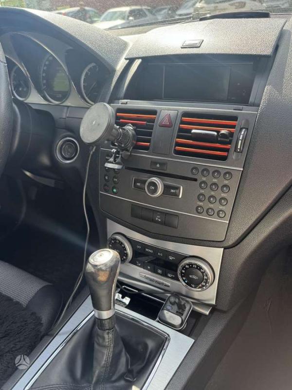 Black Mercedes-Benz C 200 2010 in Klaipeda, with an engine capacity of 2.14 L and mileage of 303 thousand km for 4100 €, photo 10 on AUTOMOTO.COM.LV