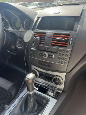 Black Mercedes-Benz C 200 2010 in Klaipeda, with an engine capacity of 2.14 L and mileage of 303 thousand km for 4100 €, photo 11 on AUTOMOTO.COM.LV