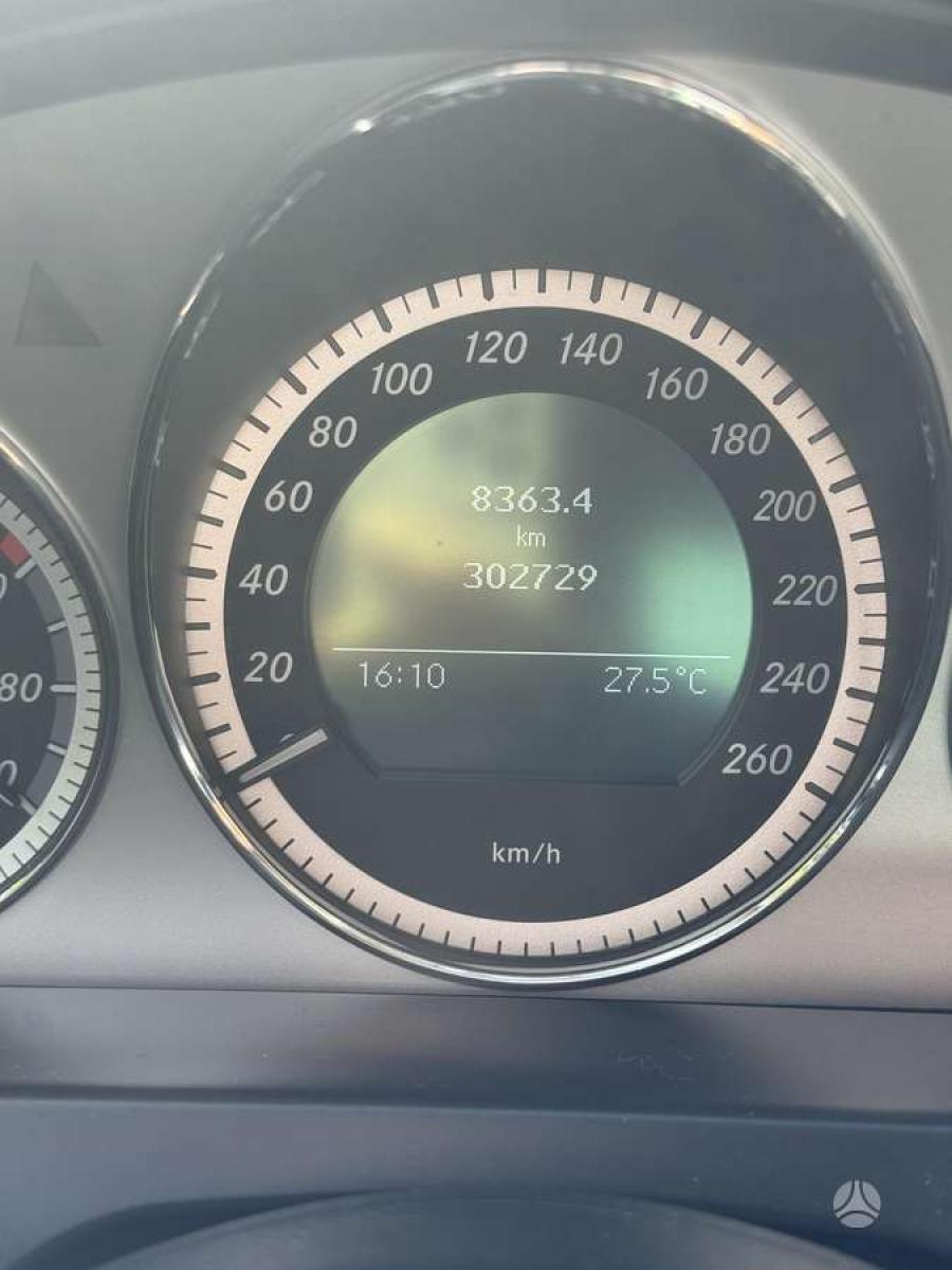 Black Mercedes-Benz C 200 2010 in Klaipeda, with an engine capacity of 2.14 L and mileage of 303 thousand km for 4100 €, photo 12 on AUTOMOTO.COM.LV