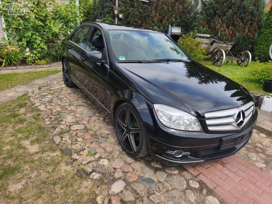 Black Mercedes-Benz C 200 2010 in Utena, with an engine capacity of 2.10 L and mileage of 274 thousand km for 4600 €, photo 9 on AUTOMOTO.COM.LV