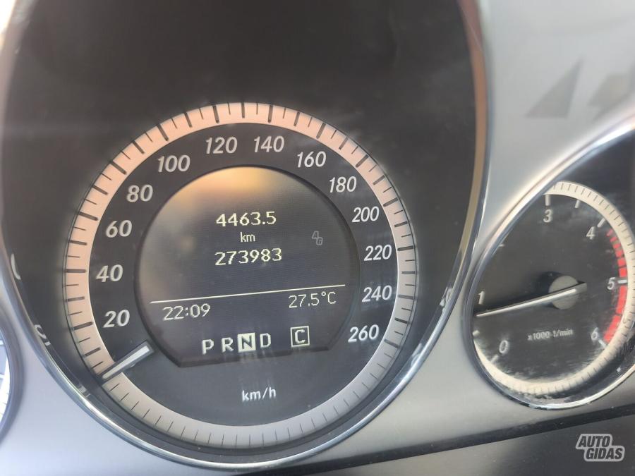 Black Mercedes-Benz C 200 2010 in Utena, with an engine capacity of 2.10 L and mileage of 274 thousand km for 4600 €, photo 11 on AUTOMOTO.COM.LV