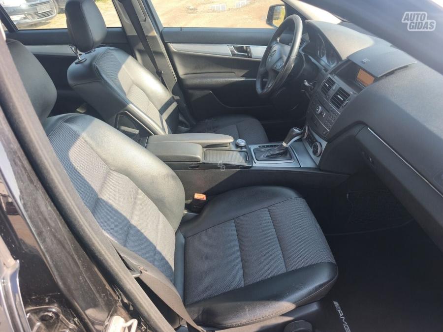 Black Mercedes-Benz C 200 2010 in Utena, with an engine capacity of 2.10 L and mileage of 274 thousand km for 4600 €, photo 13 on AUTOMOTO.COM.LV