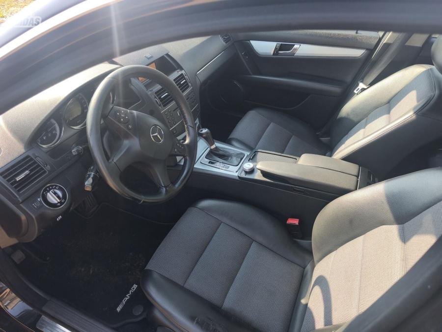 Black Mercedes-Benz C 200 2010 in Utena, with an engine capacity of 2.10 L and mileage of 274 thousand km for 4600 €, photo 19 on AUTOMOTO.COM.LV