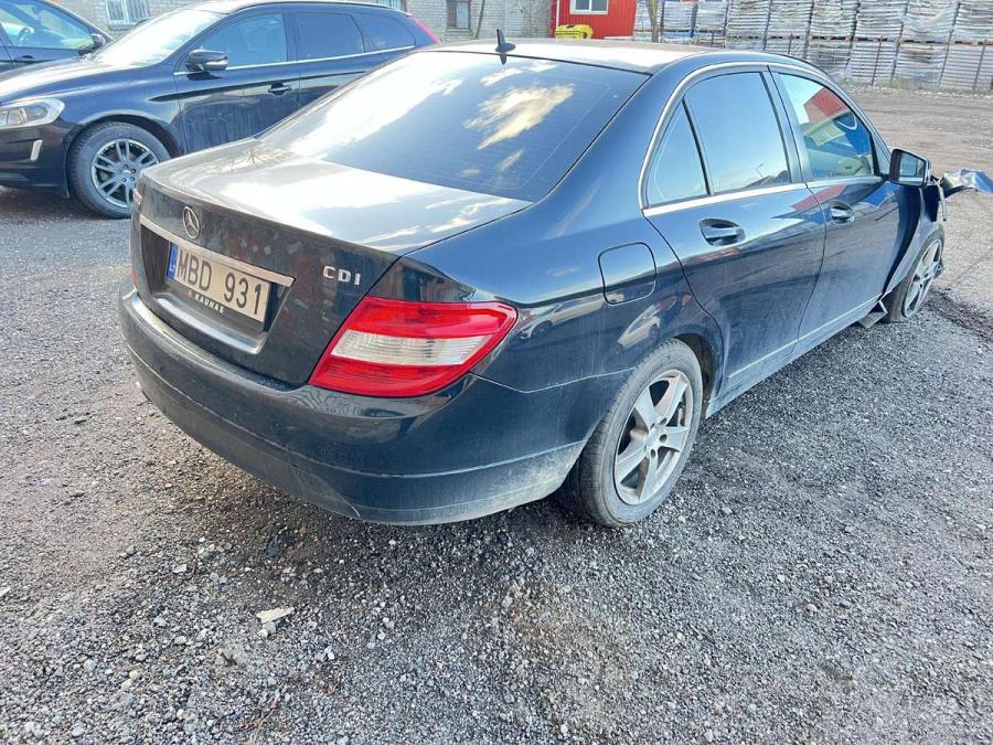 Black Mercedes-Benz C 200 2011 in Kaunas, with an engine capacity of 2.20 L and mileage of 277 thousand km for 2500 €, photo 4 on AUTOMOTO.COM.LV