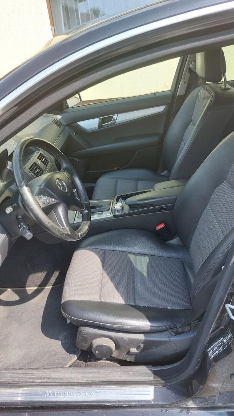 Black Mercedes-Benz C 200 2011 in Trakai, with an engine capacity of 2.00 L and mileage of 320 thousand km for 3500 €, photo 7 on AUTOMOTO.COM.LV