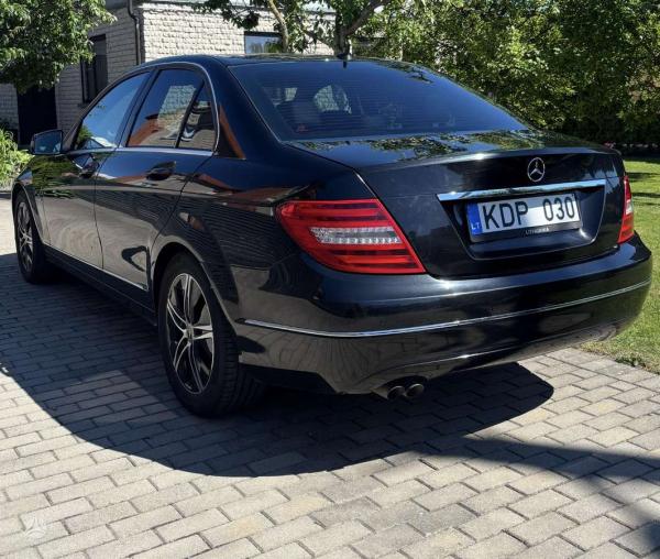 Melns Mercedes-Benz C 200 2011 Klaipėda, ar dzinēja tilpumu 2.14 L un nobraukumu 330 tūkst. km par 6900 €, foto 2 vietnē AUTOMOTO.COM.LV