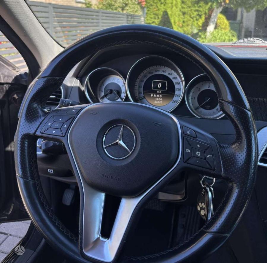 Melns Mercedes-Benz C 200 2011 Klaipėda, ar dzinēja tilpumu 2.14 L un nobraukumu 330 tūkst. km par 6900 €, foto 4 vietnē AUTOMOTO.COM.LV