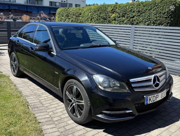 Melns Mercedes-Benz C 200 2011 Klaipėda, ar dzinēja tilpumu 2.14 L un nobraukumu 330 tūkst. km par 6900 €, foto 7 vietnē AUTOMOTO.COM.LV
