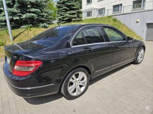 Melns Mercedes-Benz C 200 2011 Viļņa, ar dzinēja tilpumu 2.15 L un nobraukumu 279 tūkst. km par 3150 €, foto 4 vietnē AUTOMOTO.COM.LV