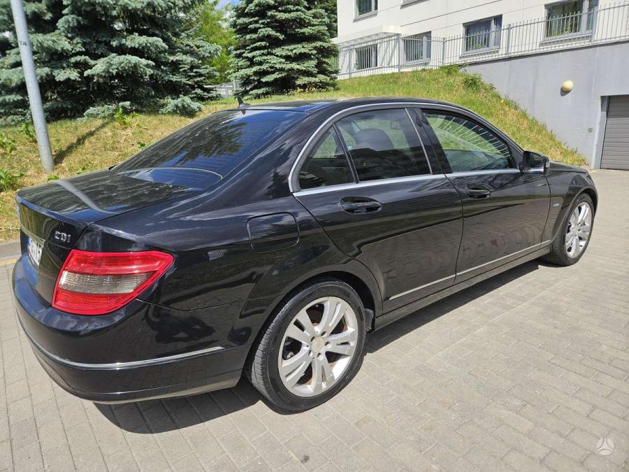 Melns Mercedes-Benz C 200 2011 Viļņa, ar dzinēja tilpumu 2.15 L un nobraukumu 279 tūkst. km par 3150 €, foto 4 vietnē AUTOMOTO.COM.LV