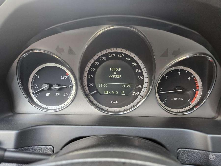 Melns Mercedes-Benz C 200 2011 Viļņa, ar dzinēja tilpumu 2.15 L un nobraukumu 279 tūkst. km par 3150 €, foto 10 vietnē AUTOMOTO.COM.LV