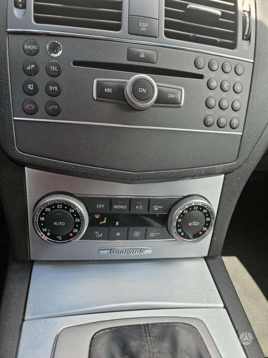 Melns Mercedes-Benz C 200 2011 Viļņa, ar dzinēja tilpumu 2.15 L un nobraukumu 279 tūkst. km par 3150 €, foto 11 vietnē AUTOMOTO.COM.LV