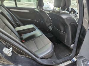 Melns Mercedes-Benz C 200 2011 Viļņa, ar dzinēja tilpumu 2.15 L un nobraukumu 279 tūkst. km par 3150 €, foto 14 vietnē AUTOMOTO.COM.LV