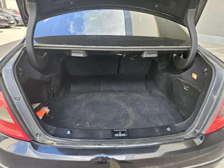 Melns Mercedes-Benz C 200 2011 Viļņa, ar dzinēja tilpumu 2.15 L un nobraukumu 279 tūkst. km par 3150 €, foto 15 vietnē AUTOMOTO.COM.LV