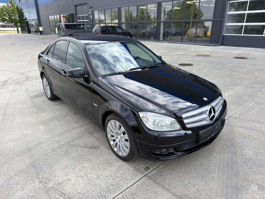 Black Mercedes-Benz C 200 2011 in Panevezys, with an engine capacity of 2.14 L and mileage of 273 thousand km for 4900 €, photo 3 on AUTOMOTO.COM.LV