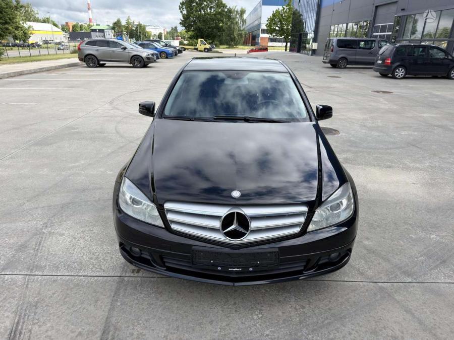 Black Mercedes-Benz C 200 2011 in Panevezys, with an engine capacity of 2.14 L and mileage of 273 thousand km for 4900 €, photo 7 on AUTOMOTO.COM.LV