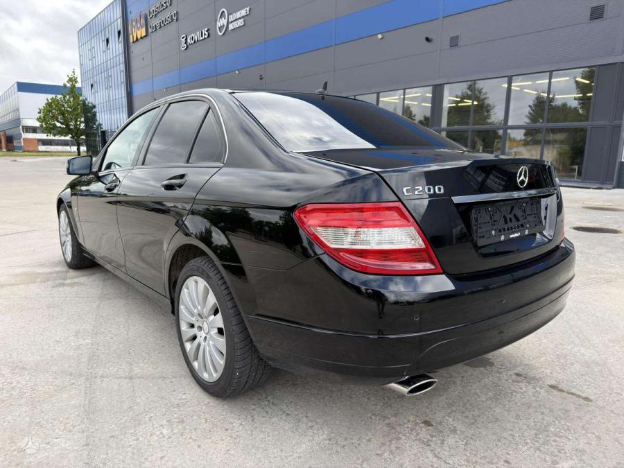 Black Mercedes-Benz C 200 2011 in Panevezys, with an engine capacity of 2.14 L and mileage of 273 thousand km for 4900 €, photo 8 on AUTOMOTO.COM.LV